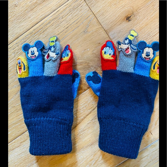 Disney | Accessories | Like New Disney Mickey Mouse And Friends Mittens ...